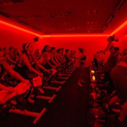 Rush Cycle - League City - 10 Photos & 10 Reviews - Cycling Classes ...