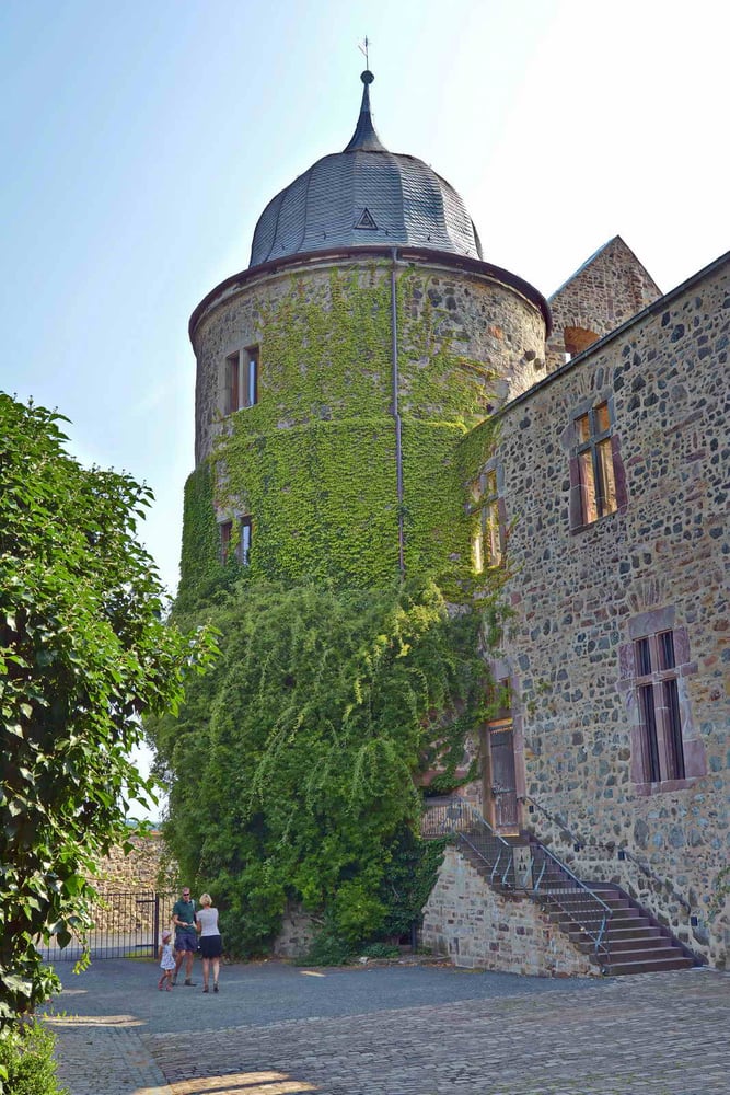 Dornröschenschloss Sababurg - 10 Photos - Castles - Im Reinhardswald ...