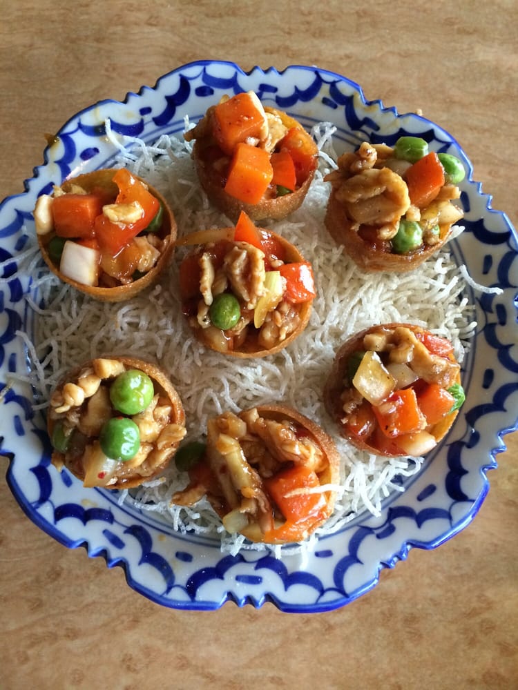 Bahn Thai Restaurant - 19 Photos & 33 Reviews - Thai - 4490 Fairview ...