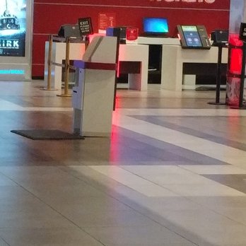 AMC Oakbrook Center 12 - 75 Photos & 64 Reviews - Cinema - 600 Oakbrook ...