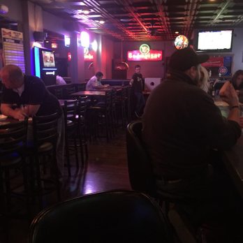 Beechwood Lounge - 18 Photos & 20 Reviews - Pubs - 416 E Walnut St, Des ...