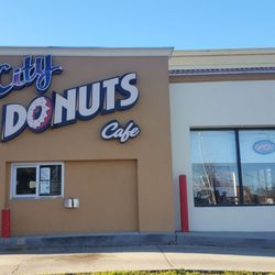 City Donuts & Café - 31 Photos & 22 Reviews - Donuts - 3301 S Claiborne ...