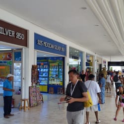 Plaza Punta Langosta - 18 Photos - Shopping Centers - Av. Rafael E ...