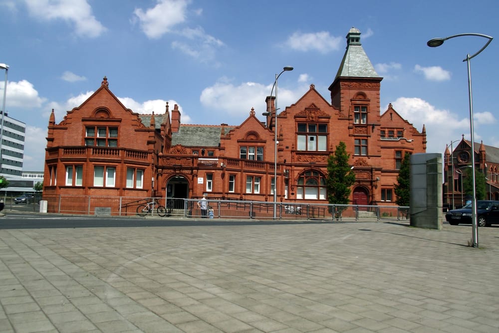 Widnes Library - Libraries - Victoria Square, Widnes, Cheshire East ...
