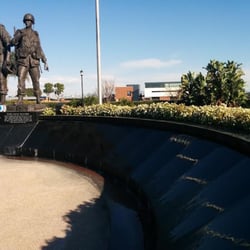 Vietnam War Memorial - 25 Photos - Landmarks & Historical Buildings ...