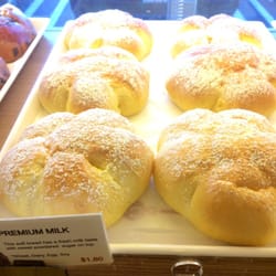 85°C Bakery Cafe - Premium milk has white chocolate filling...my new ...