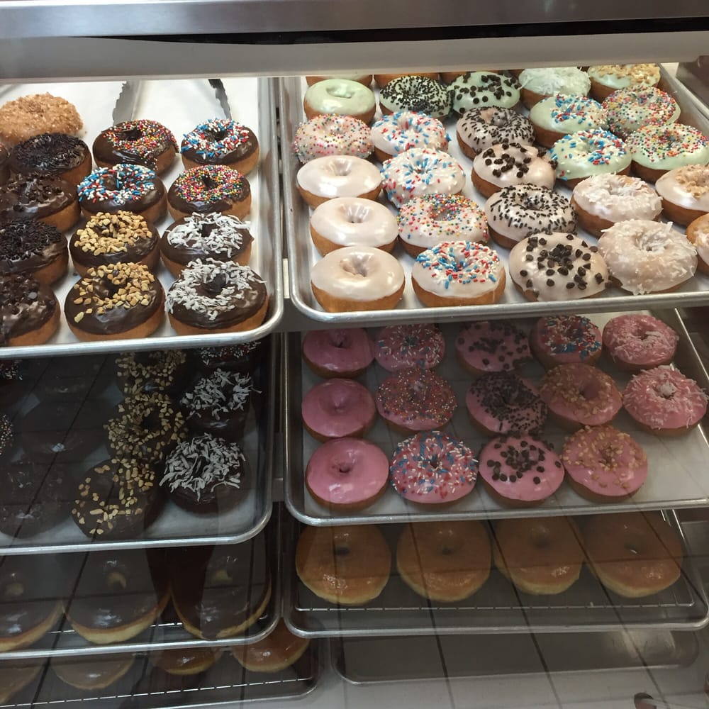 Swiss Donuts - 14 Photos & 17 Reviews - Donuts - 31755 Date Palm Dr ...