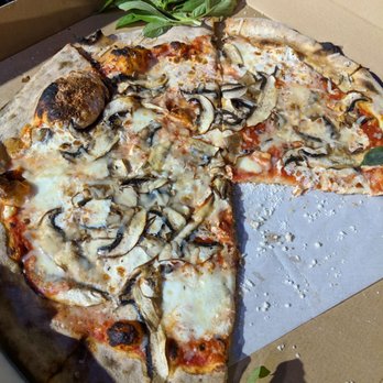 Lucali - 619 Photos & 1305 Reviews - Pizza - 575 Henry St, Carroll ...