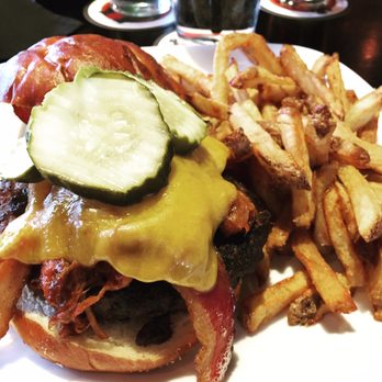 Kuma’s Corner Schaumburg - 496 Photos & 562 Reviews - Burgers - 1570 E ...