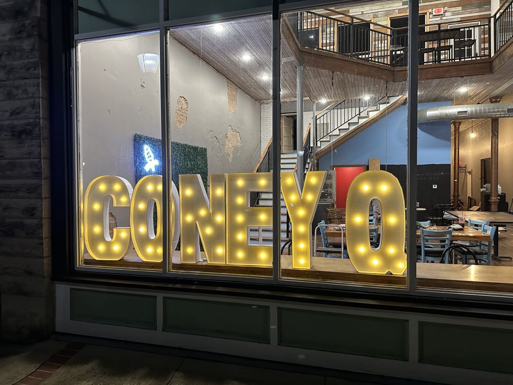 Coney Q, Mena | Roadtrippers