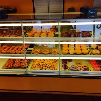 The Donut House - 17 Photos & 11 Reviews - Donuts - 1130 Freeway Dr ...