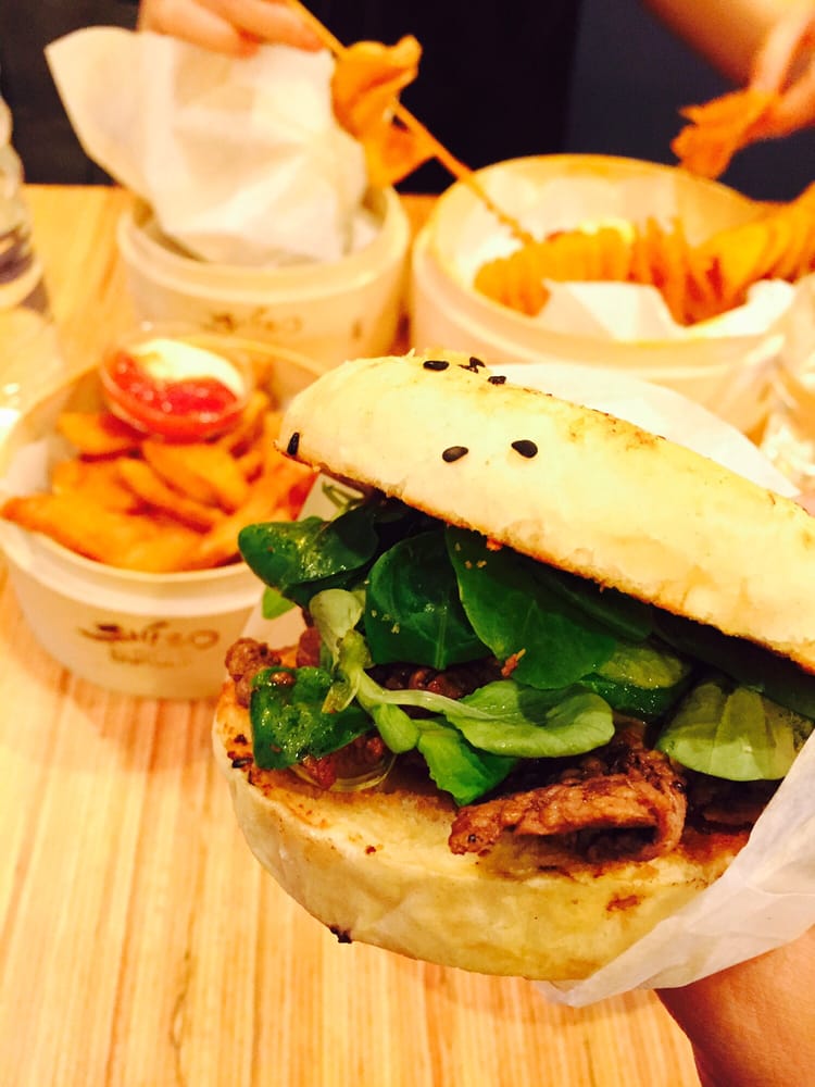 Shiso Burger - 80 Photos & 51 Reviews - Burgers - 21 quai Saint-Michel ...