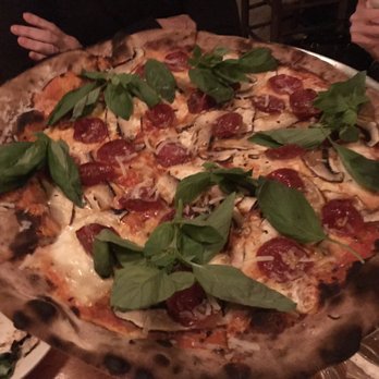 Lucali - 309 Photos & 983 Reviews - Pizza - 575 Henry St, Carroll ...