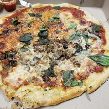 Di Fara Pizza - 1430 Photos & 2677 Reviews - Pizza - 1424 Ave J ...