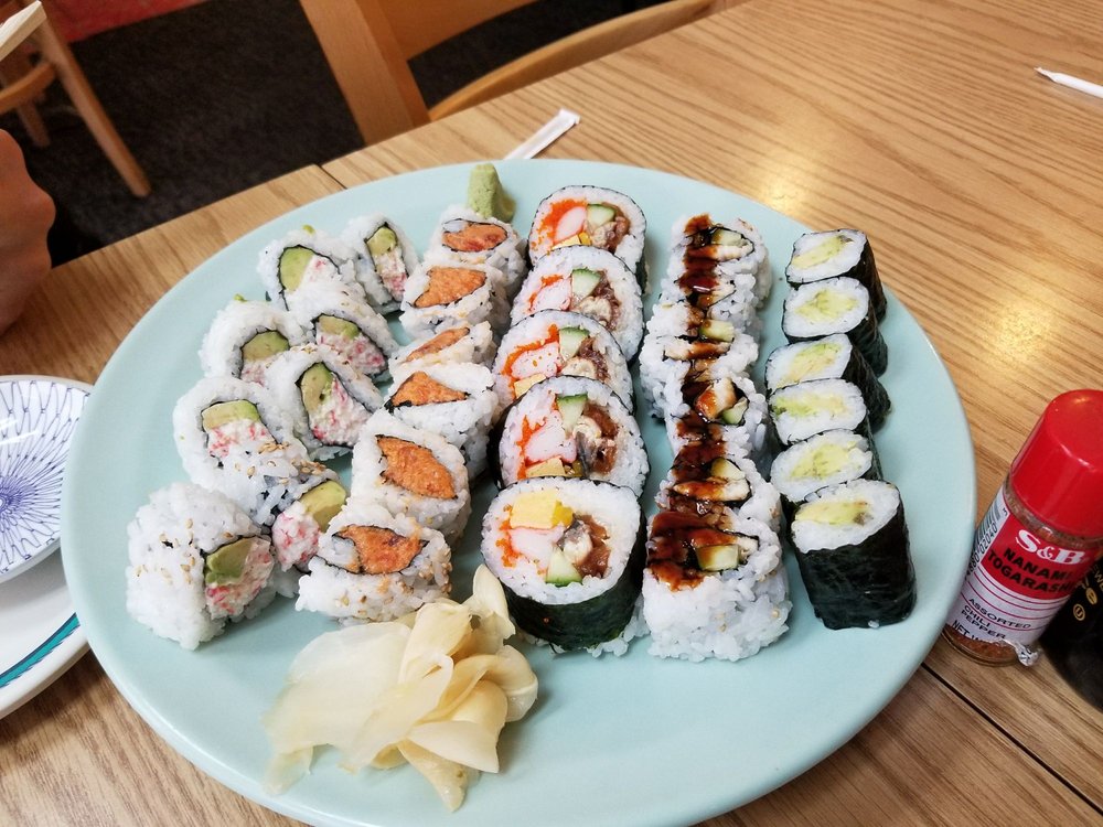 Sushi Den - 40 Photos & 76 Reviews - Japanese - 716 N Pontiac Trl ...