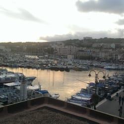 Hôtel Liautaud - Hotels - 2 Avenue Victor Hugo, Cassis, Bouches-du ...