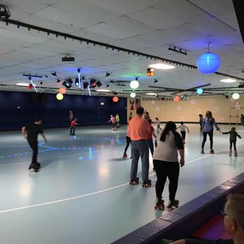 Carousel Skate Center - 25 Photos & 10 Reviews - Skating Rinks - 312 N ...