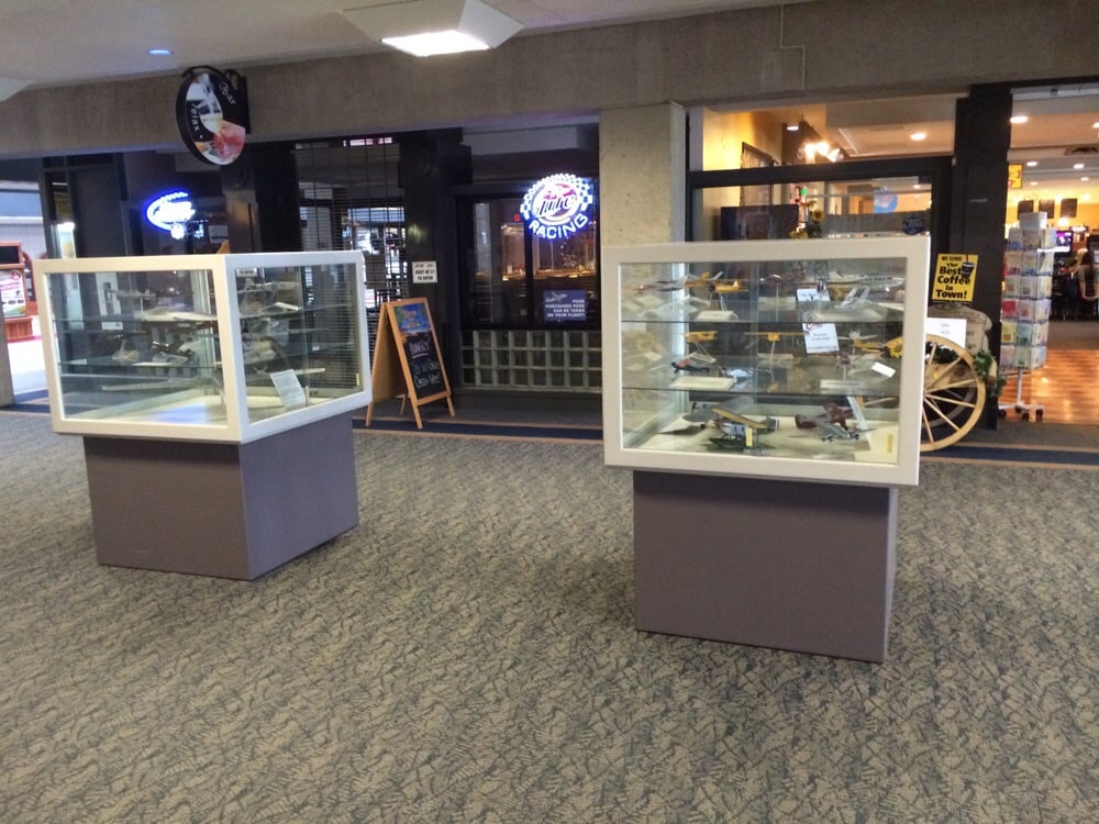 Evansville Regional Airport - EVV - 11 Photos & 22 Reviews - Airports ...