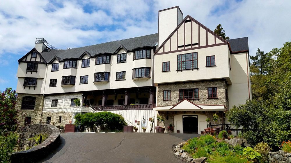 Benbow Historic Inn - 196 Photos & 215 Reviews - Hotels - 445 Lake ...