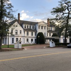 The Holly Inn - 18 Photos & 14 Reviews - Hotels - 145 Cherokee Rd ...