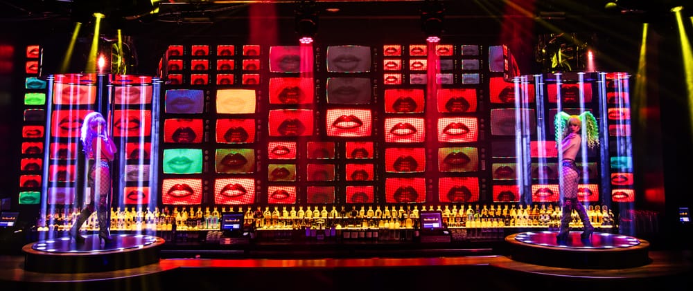 Kiss Kiss Nightclub - 12 Photos & 28 Reviews - Dance Clubs - 2831 ...