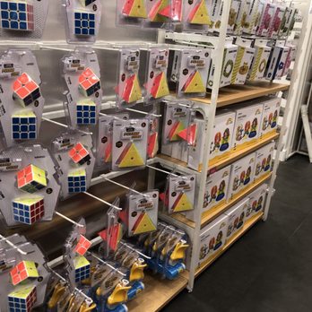 Miniso - 50 Photos & 23 Reviews - Accessories - 6922 Hollywood Blvd ...