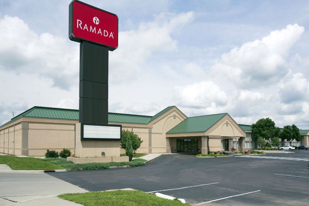 Ramada Hotel & Conference Center by Wyndham Mitchell - 19 Photos & 11 ...