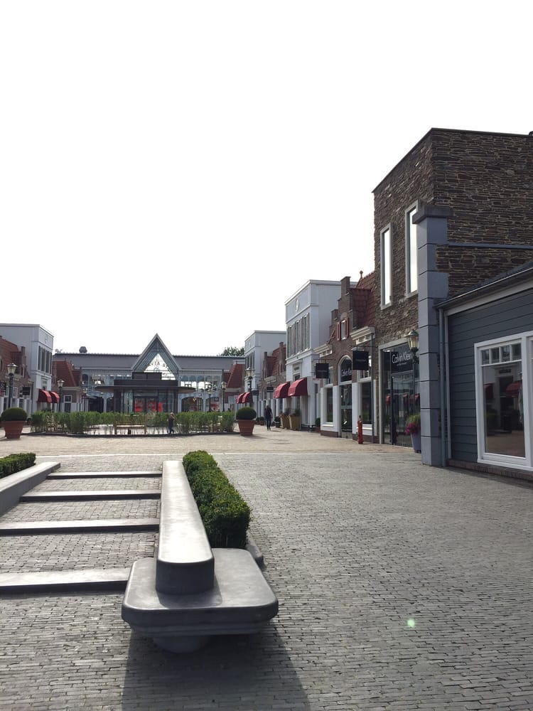 Batavia Stad Outlet - 16 Photos & 16 Reviews - Outlet Stores ...