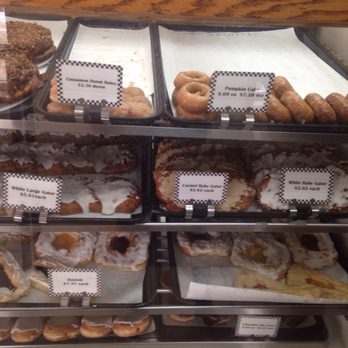 Long’s Bakery - 205 Photos & 318 Reviews - Donuts - 1453 N Tremont St ...