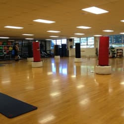 Hickam Fitness Center - 12 Photos & 38 Reviews - Gyms - 1120 Vickers ...