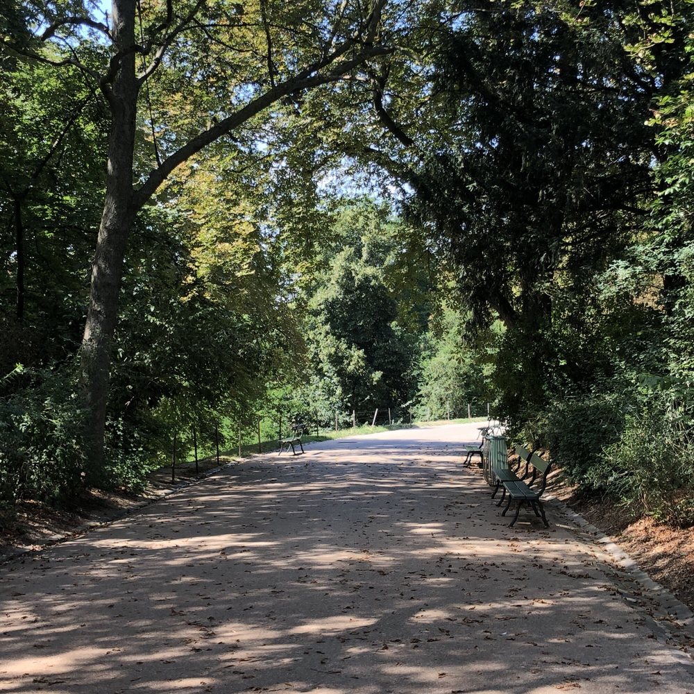 Visitor's Guide to Parc des Buttes-Chaumont in Paris
