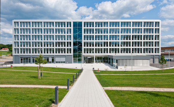 ZF Friedrichshafen - Professional Services - Tittlinger Str. 28, Passau ...