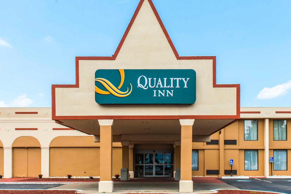 Quality Inn - 16 Photos - Hotels - 300 Tarentum Bridge Rd, New ...