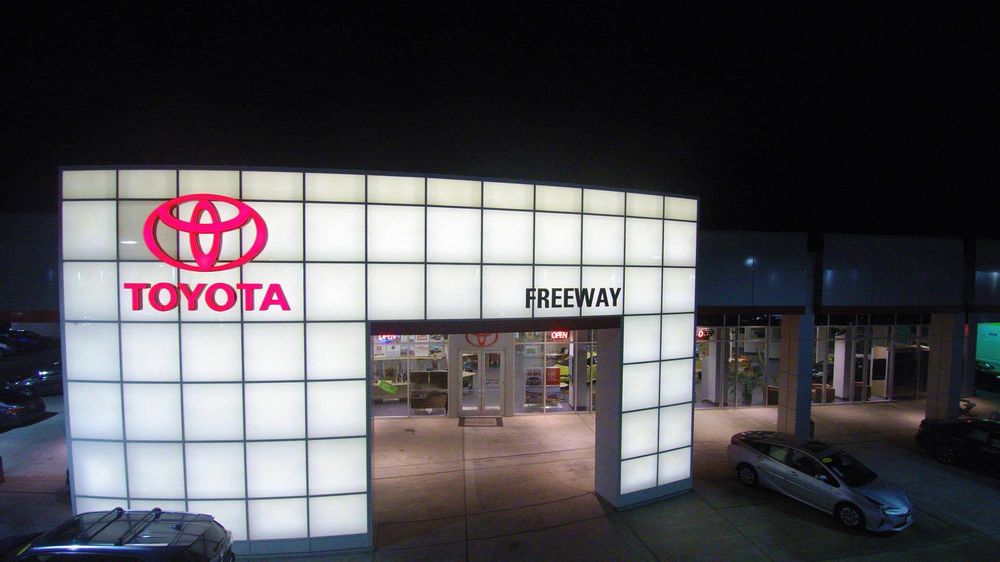 Freeway Toyota - 65 Photos & 57 Reviews - Car Dealers - 1835 Glendale ...