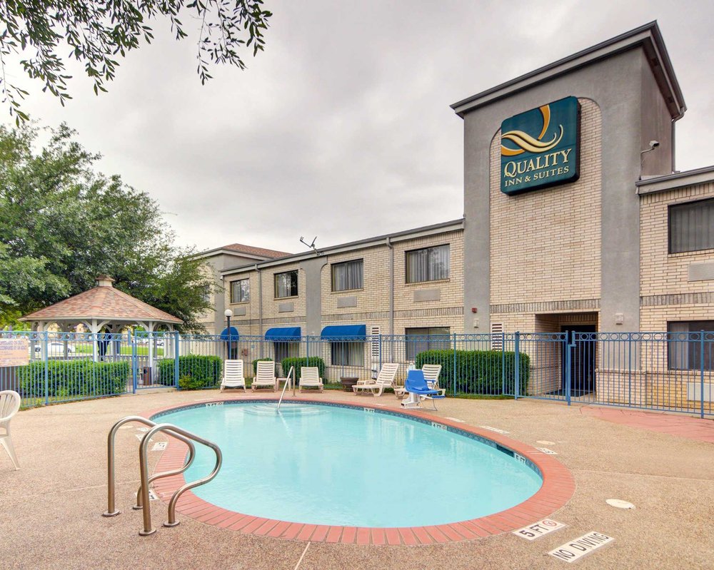 Quality Inn & Suites - 20 Photos - Hotels - 3891 S Great Southwest Pkwy ...
